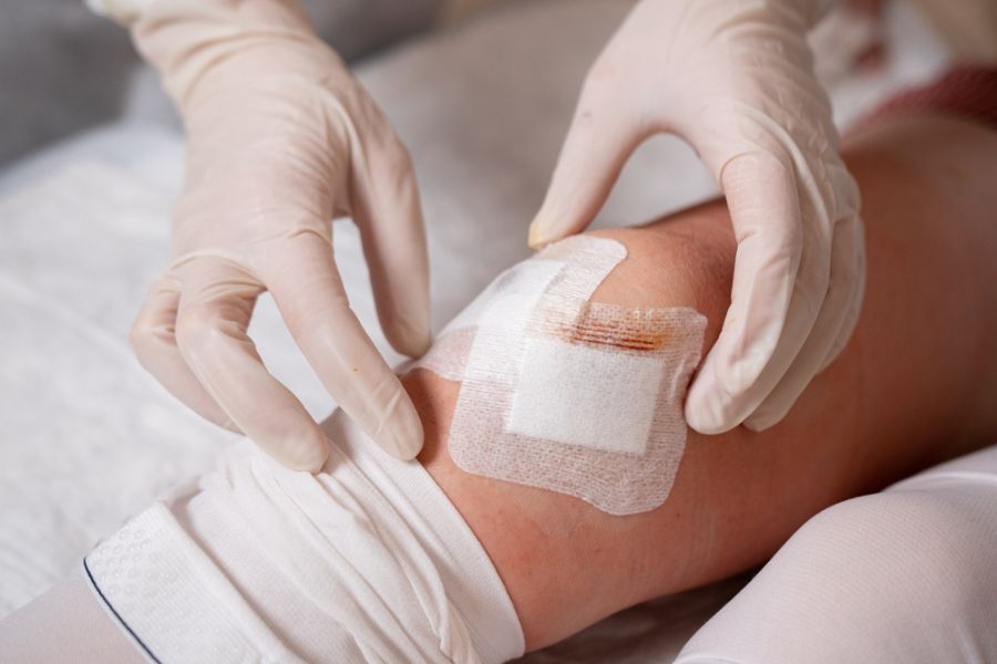 Knee Arthroscopy: A Minimally Invasive Solution | AOS